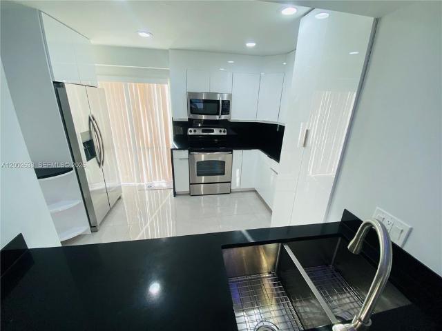 Luxury apartment complex for rent in Miami, Florida