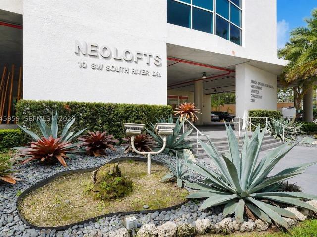 Luxury apartment complex for rent in Miami, Florida