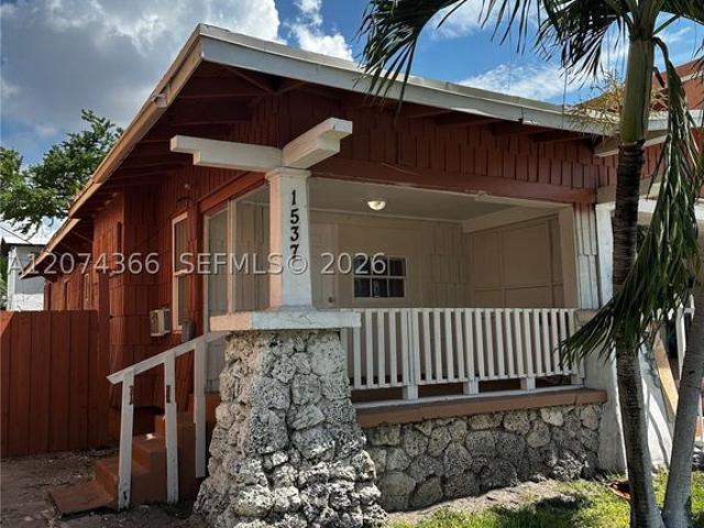 Luxury apartment complex for rent in Miami, Florida