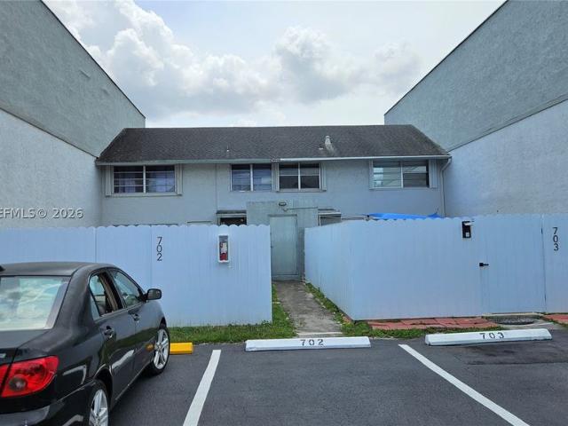 Luxury apartment complex for rent in Miami, Florida