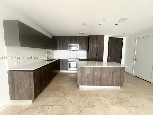 Luxury apartment complex for rent in Miami, Florida