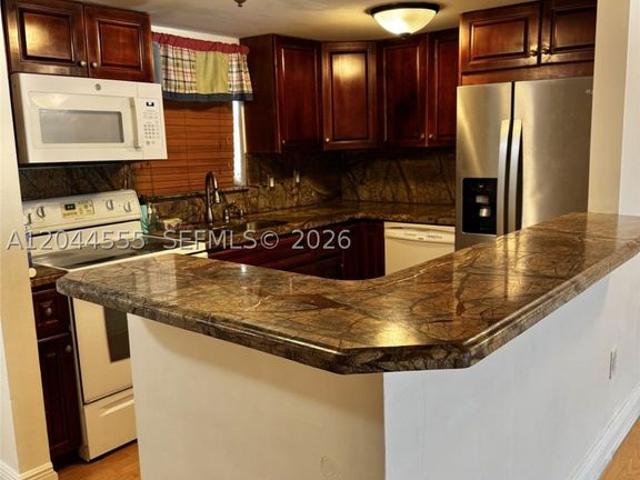 Luxury apartment complex for rent in Miami, Florida