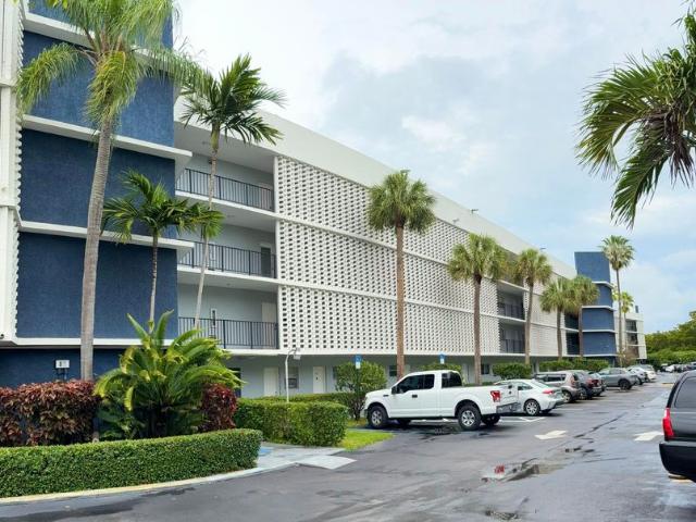 Luxury apartment complex for rent in Miami, Florida