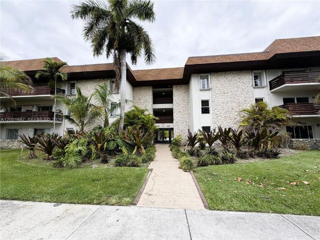Luxury apartment complex for rent in Miami, Florida