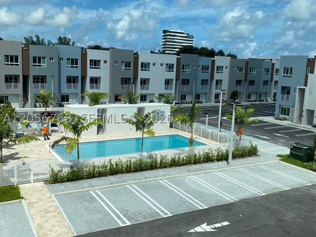 Luxury apartment complex for rent in Miami, Florida