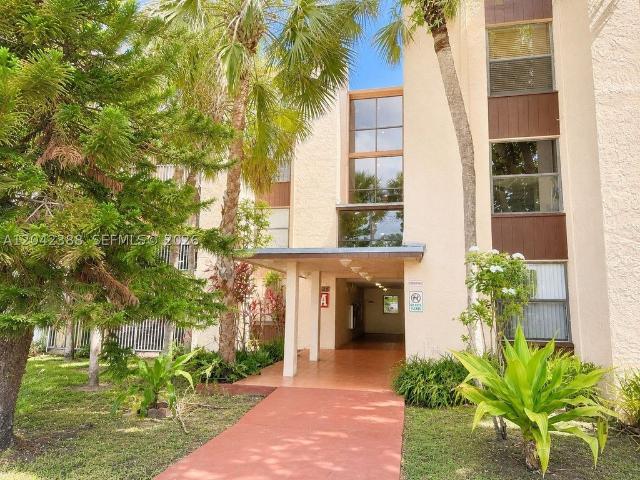Luxury apartment complex for rent in Miami, Florida