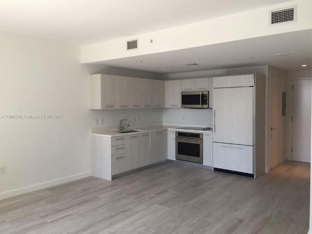 Luxury apartment complex for rent in Miami, Florida
