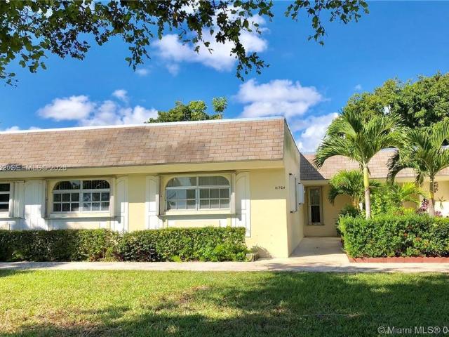 Luxury apartment complex for rent in Miami, Florida