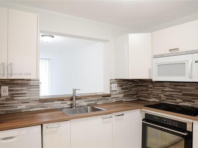 Luxury apartment complex for rent in Miami, Florida