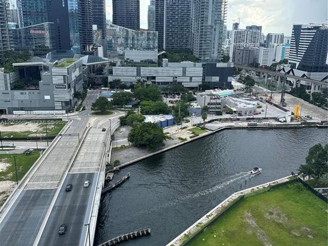 Luxury apartment complex for rent in Miami, Florida