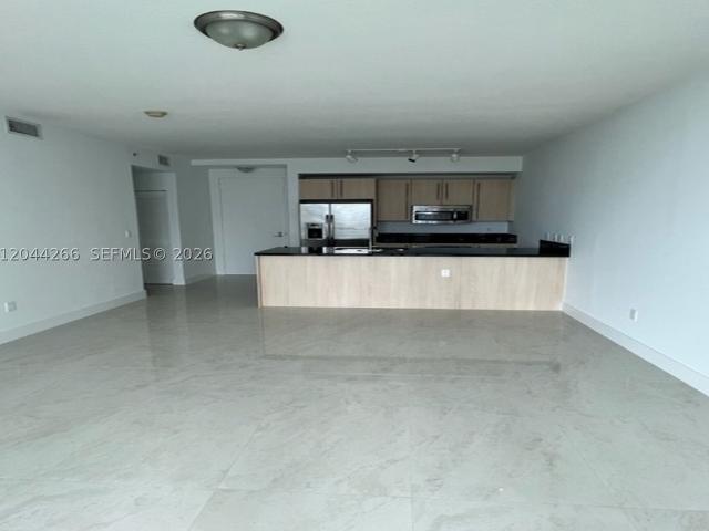 Luxury apartment complex for rent in Miami, Florida