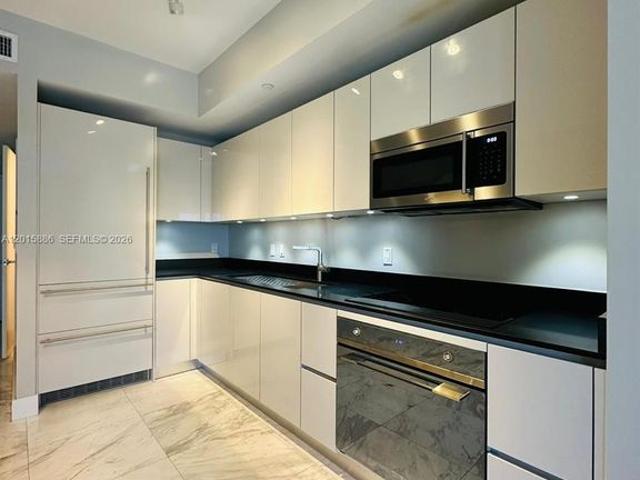 Luxury apartment complex for rent in Miami, Florida