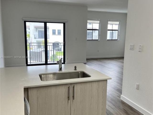 Luxury apartment complex for rent in Miami, Florida
