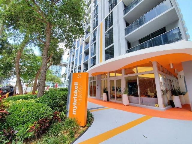 Luxury apartment complex for rent in Miami, Florida