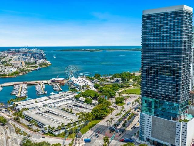 Luxury apartment complex for rent in Miami, Florida
