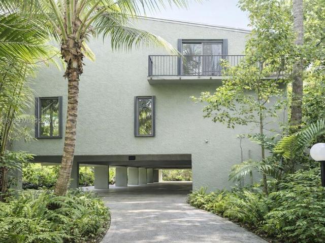 Luxury apartment complex for rent in Miami, Florida