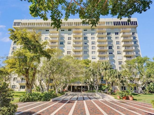 Luxury apartment complex for rent in Miami, Florida