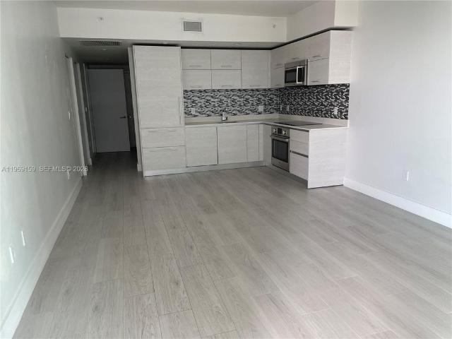 Luxury apartment complex for rent in Miami, Florida