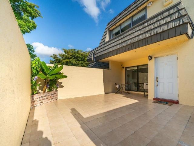 Luxury apartment complex for rent in Miami, Florida
