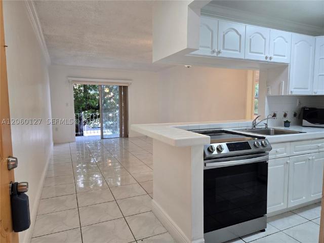 Luxury apartment complex for rent in Miami, Florida
