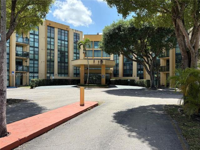 Luxury apartment complex for rent in Miami, Florida