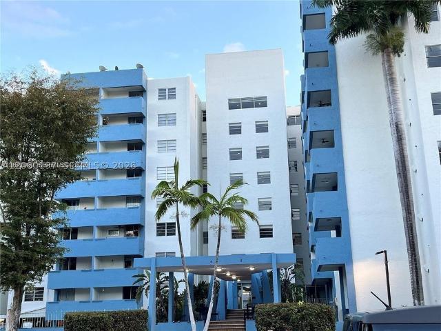 Luxury apartment complex for rent in Miami, Florida