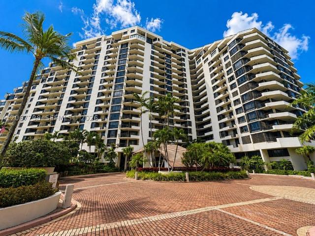 Luxury apartment complex for rent in Miami, Florida