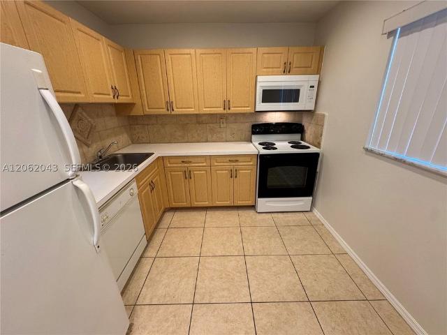 Luxury apartment complex for rent in Miami, Florida