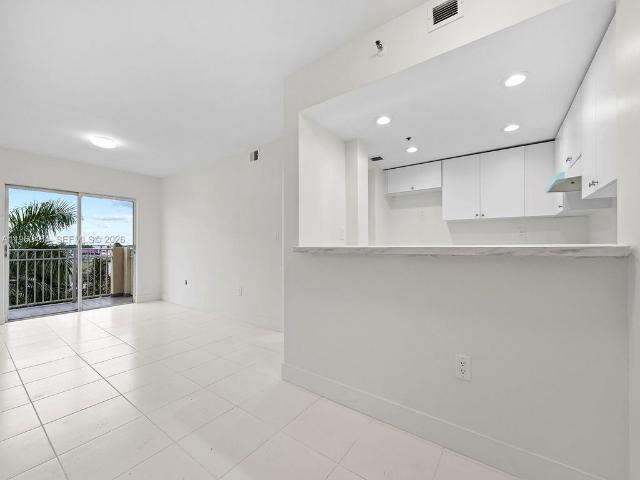 Luxury apartment complex for rent in Miami, Florida