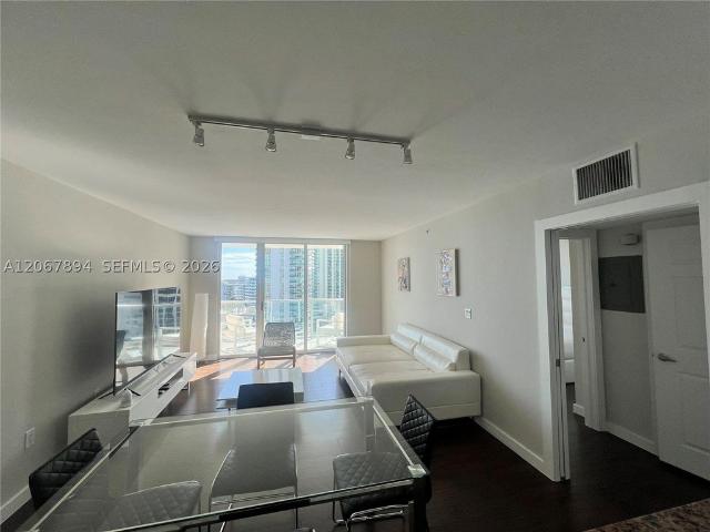 Luxury apartment complex for rent in Miami, Florida