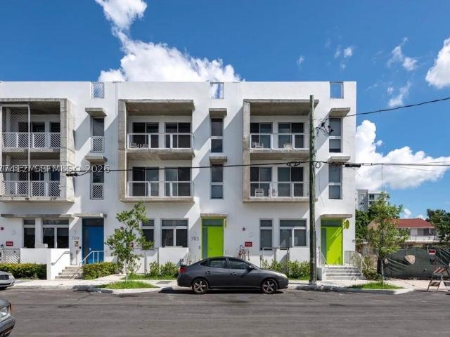 Luxury apartment complex for rent in Miami, Florida