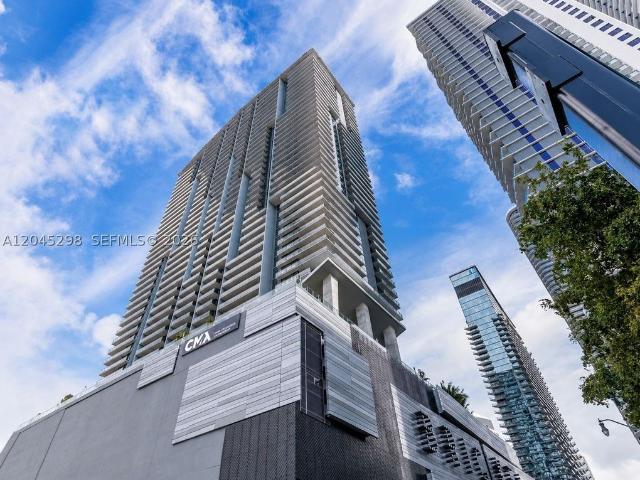 Luxury apartment complex for rent in Miami, Florida