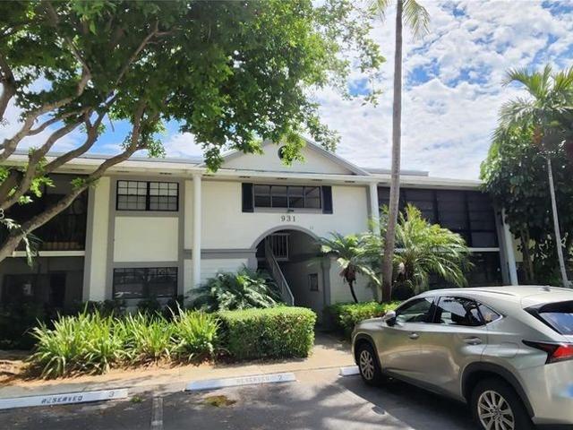 Luxury apartment complex for rent in Miami, Florida