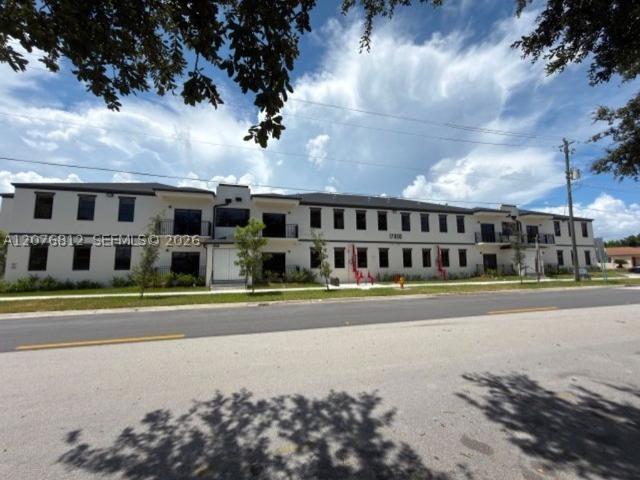 Luxury apartment complex for rent in Miami, Florida