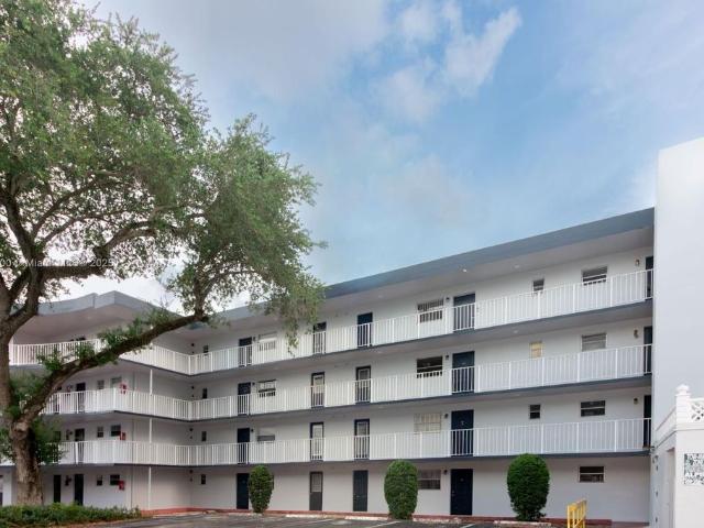 Luxury apartment complex for rent in Miami, Florida