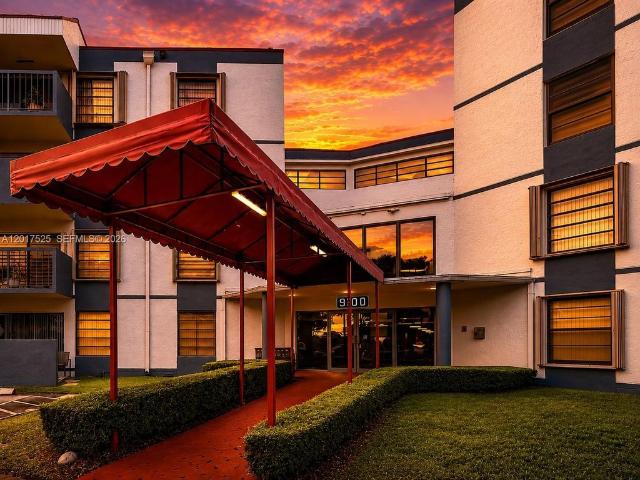 Luxury apartment complex for rent in Miami, Florida
