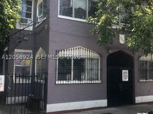 Luxury apartment complex for rent in Miami, Florida