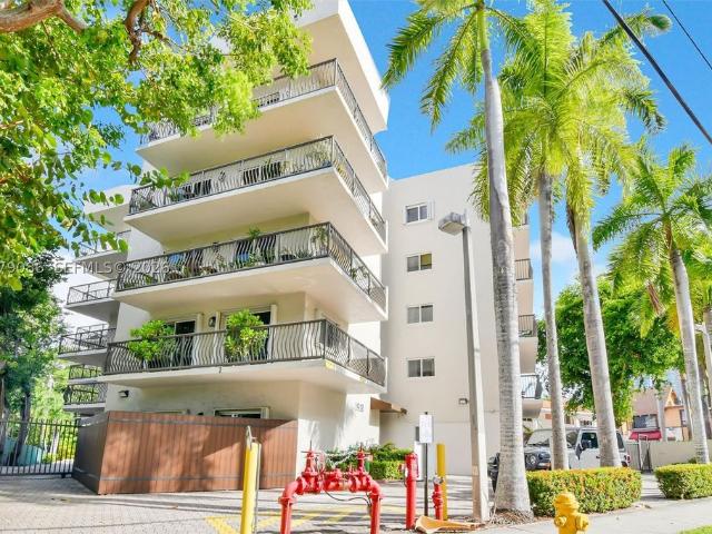 Luxury apartment complex for rent in Miami, Florida