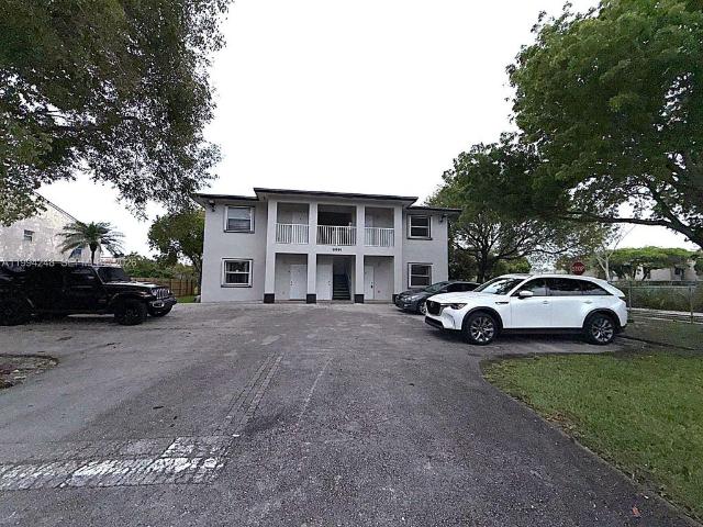 Luxury apartment complex for rent in Miami, Florida