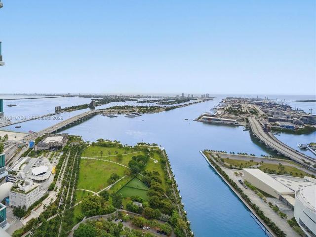 Luxury apartment complex for rent in Miami, Florida