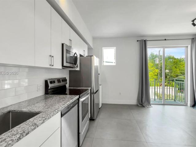 Luxury apartment complex for rent in Miami, Florida