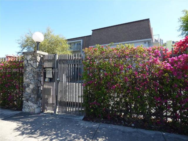 Luxury apartment complex for rent in Miami, Florida