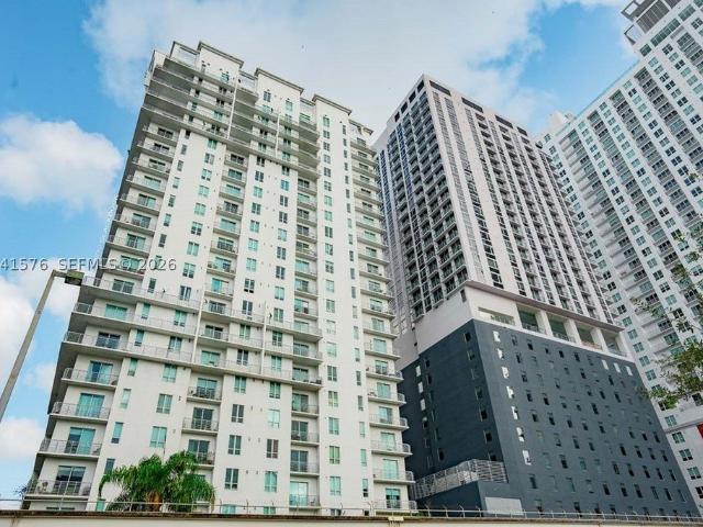 Luxury apartment complex for rent in Miami, Florida