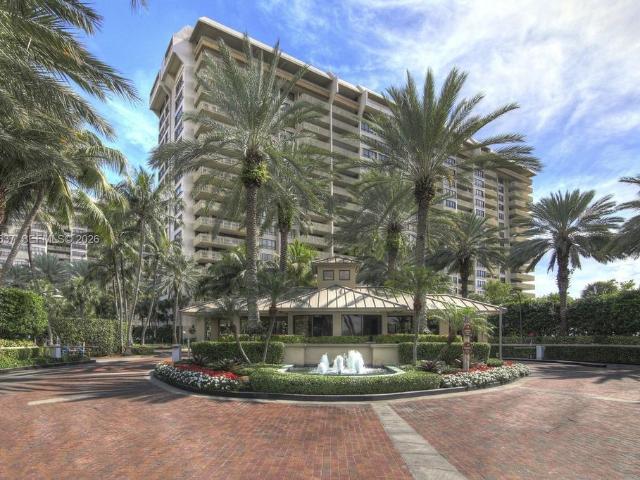 Luxury apartment complex for rent in Miami, Florida