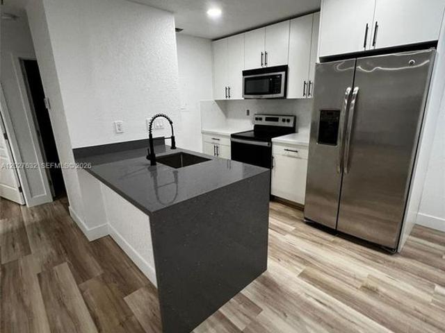 Luxury apartment complex for rent in Miami, Florida