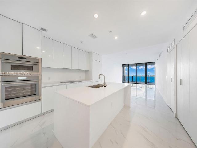 Luxury apartment complex for rent in Miami, Florida
