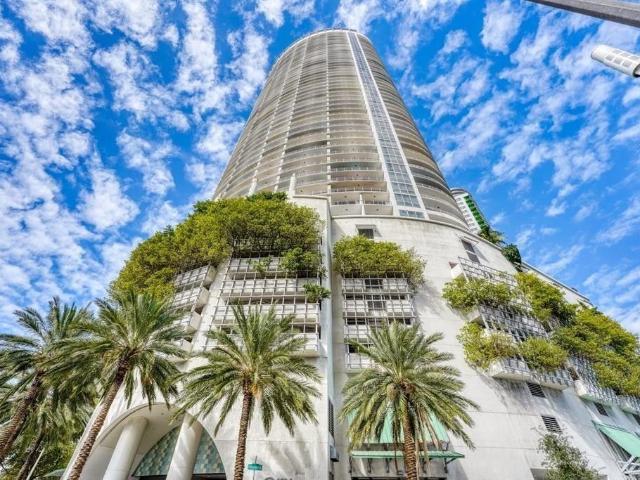 Luxury apartment complex for rent in Miami, Florida