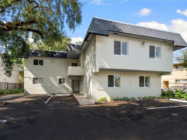 Luxury apartment complex for rent in Miami, Florida