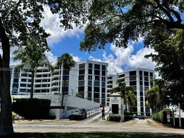 Luxury apartment complex for rent in Miami, Florida