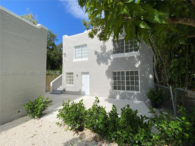 Luxury apartment complex for rent in Miami, Florida